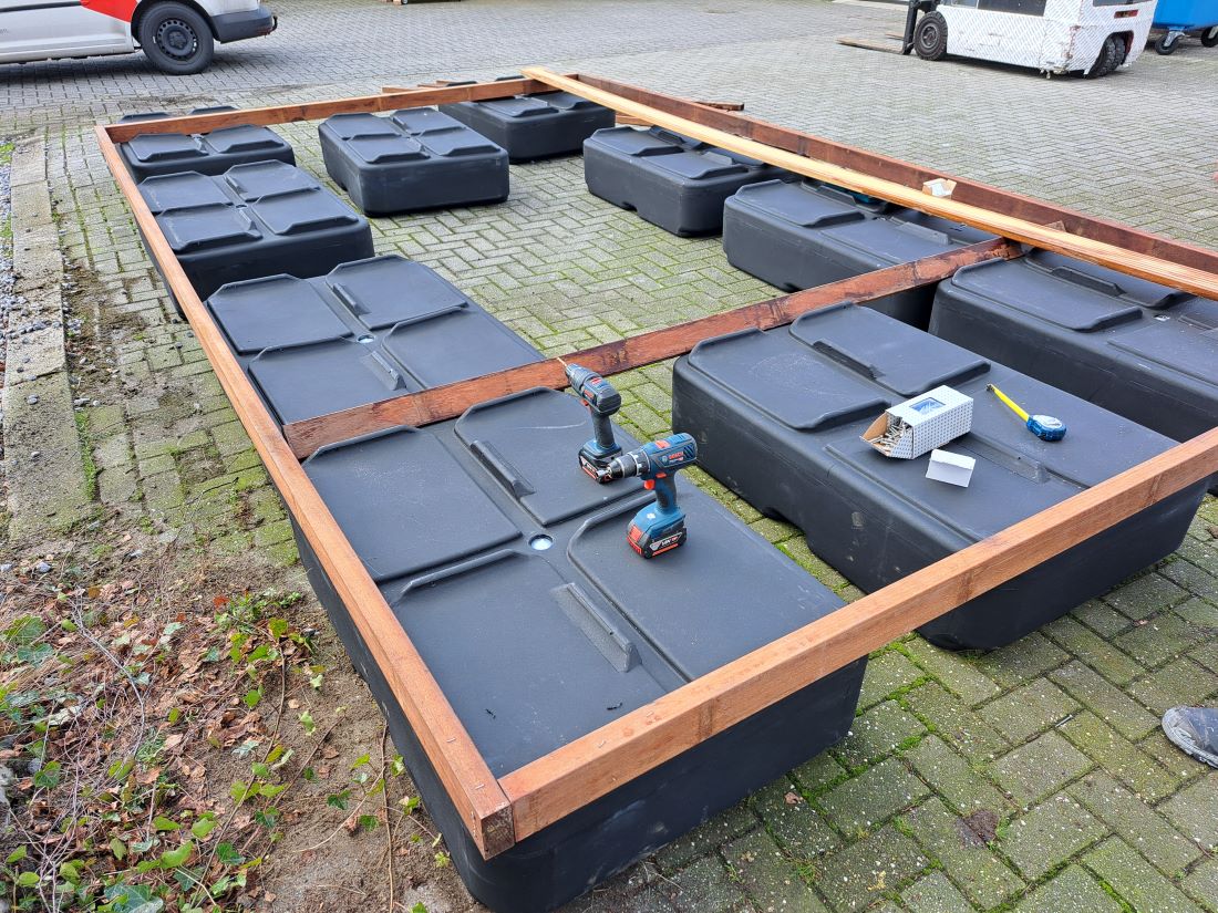 Kunststof Drijvers bestellen? It Floats B.V. - Altijd de beste drijver ...